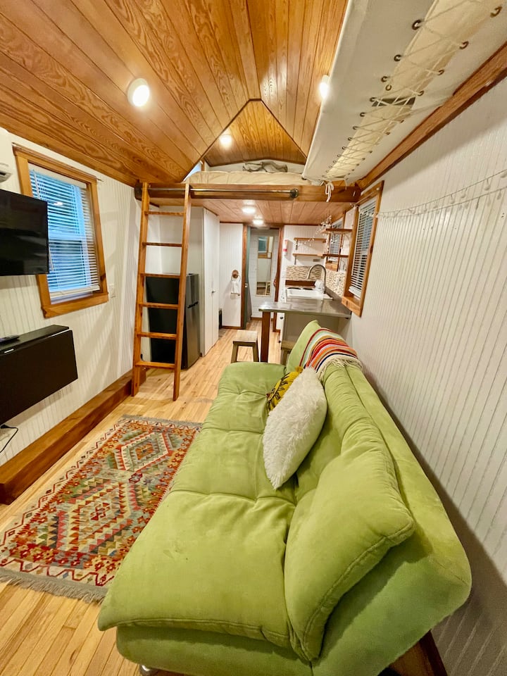 Cozy Girdwood Forest Cottage - Anchorage, AK