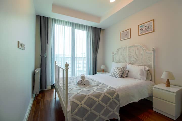 Family Flat In Earthquake Resistant Building - Istanbul