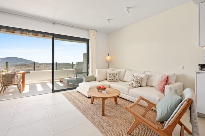 2br Unit W/ Sea Views & Pool - Sitio de Calahonda