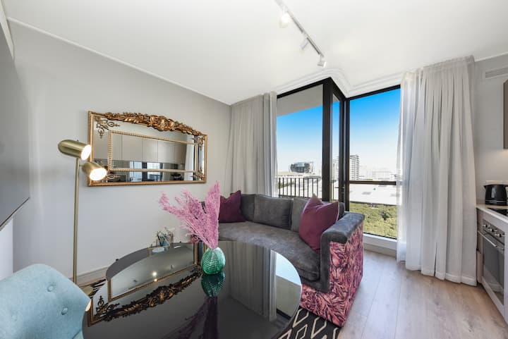 Luxury Rosebank Retreat: Pink Hues & Hotel Perks - 