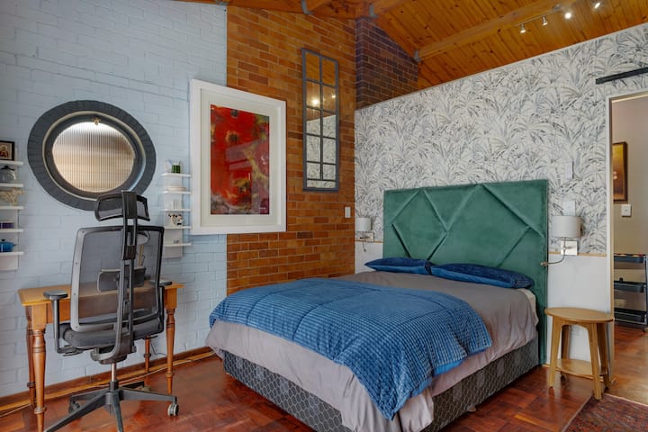 Library Studio In The Lush Parks - Johannesburg