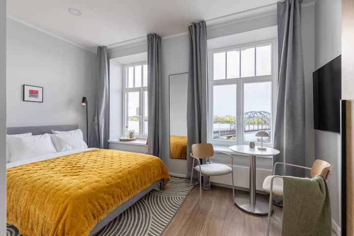 Sunny Top-floor Studio With River Outlook - Riga