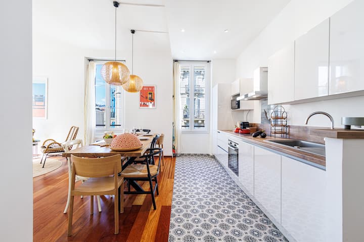 Golden Square - 2 Bedrooms - Nice