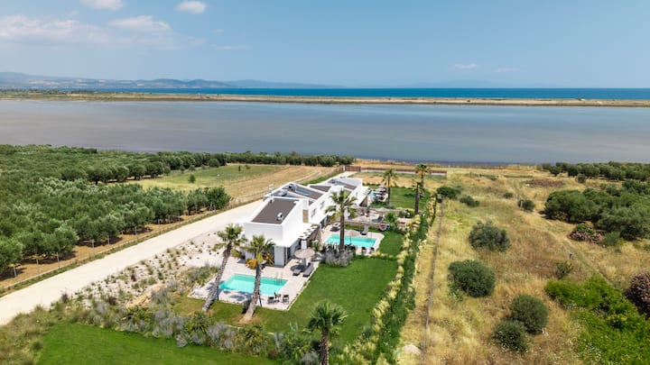 The Private Villa, Pool+grill - 哈爾基季基州