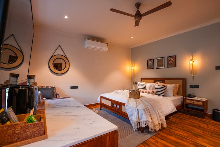 Luxury Villa (With Bathtub) | Indulge Mcleodganj - ダラムシャーラー