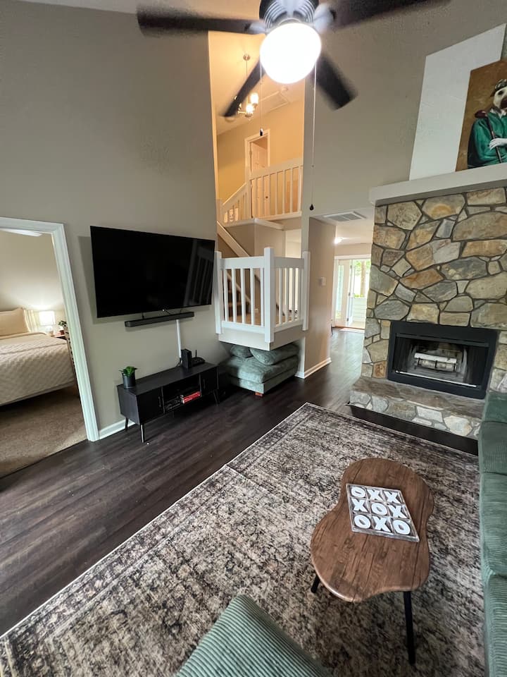 Lola's On 6th Fairway Chalet - Charlotte, NC