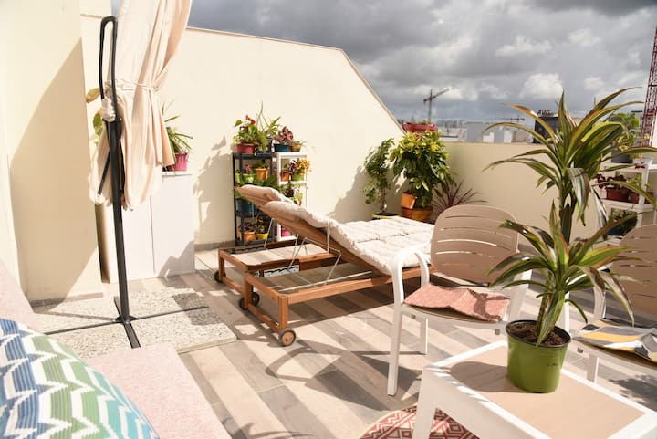 Skyline Bliss: Luxe Penthouse With Private Hot Tub - Malte