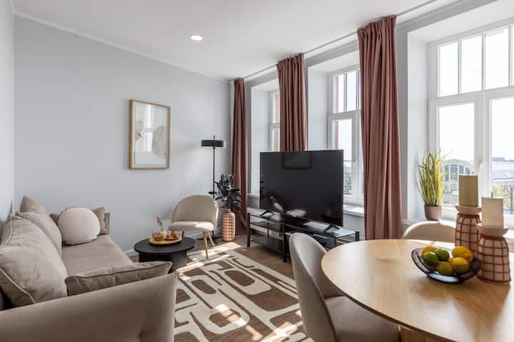 1-bedroom Apartment With River & Market Views - Riga