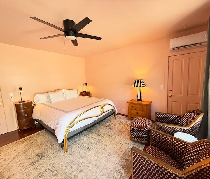 Historic Elegance & Comfort In Heart Of Nashville - Nashville, IN