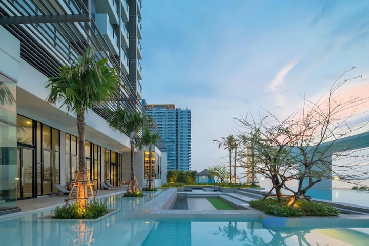 Beachfront 1br With Xl Balcony Panoramic Sea View - Pattaya City