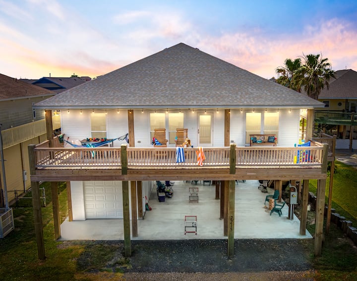 Luxury 4br/4ba | Steps To Beach | Gulf View | Pets - Crystal Beach, TX