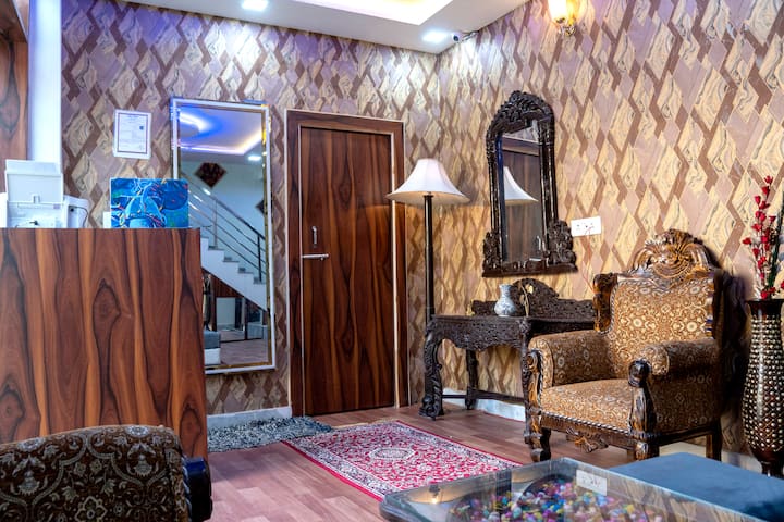 5–7 Mins From Taj | Bharat Villa – Heritage - Agra