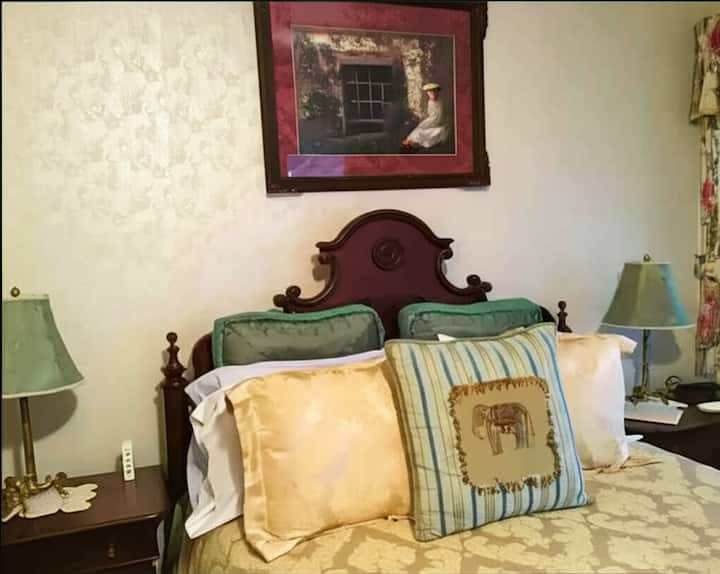 Poconos Escape | Fireplace | Sleeps 6 - Mount Pocono, PA