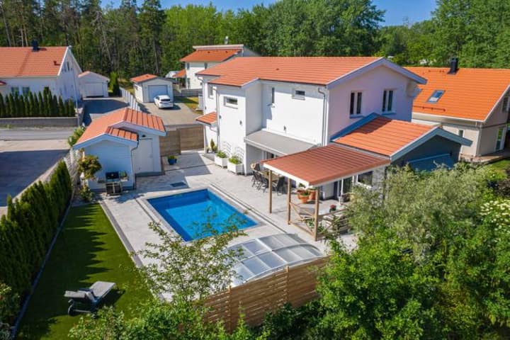 Lyxig Villa Med Pool - Stockholm