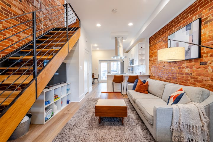 Light-filled 2br W/ Rooftop Near Metro - Washington, D.C., DC
