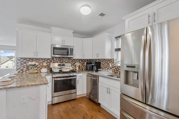 3br 2ba • 10 Min To Ewr • Near Nyc • Free Parking. - Elizabeth, NJ