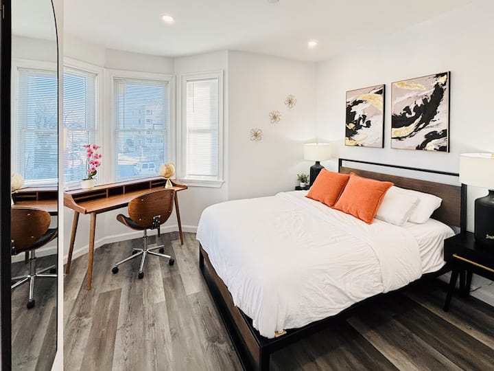 Southie, 2bedroom, New! (1) - Hyde Park - Boston