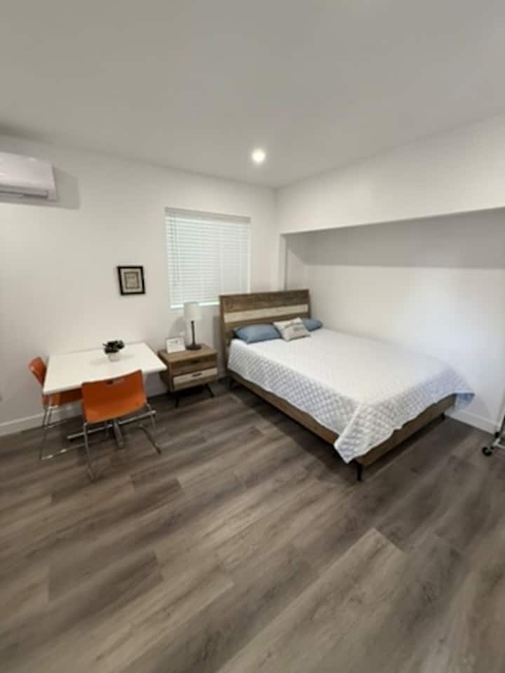 White Pearl Retreat - Downey