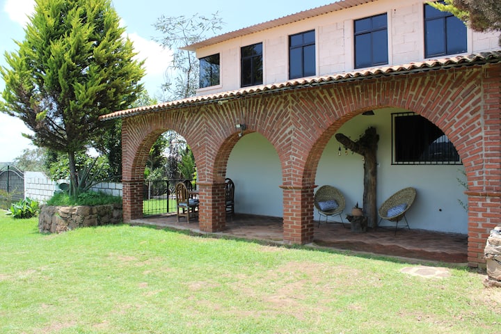 Casa Arcos: Casa Con Fuente En Jardín Privado - Querétaro