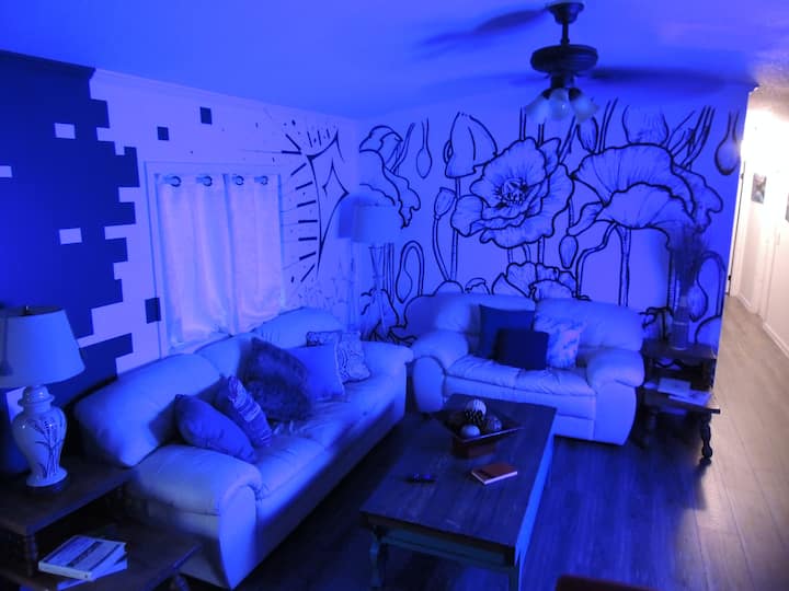 Eclectic Get Away - Lake Elsinore, CA