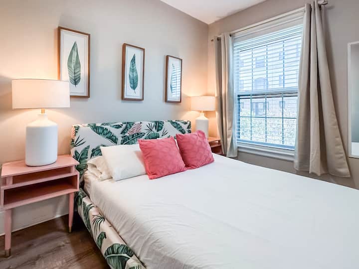 The Ellie House 10- Crowd Favorite, Back Bay! - Boston, MA