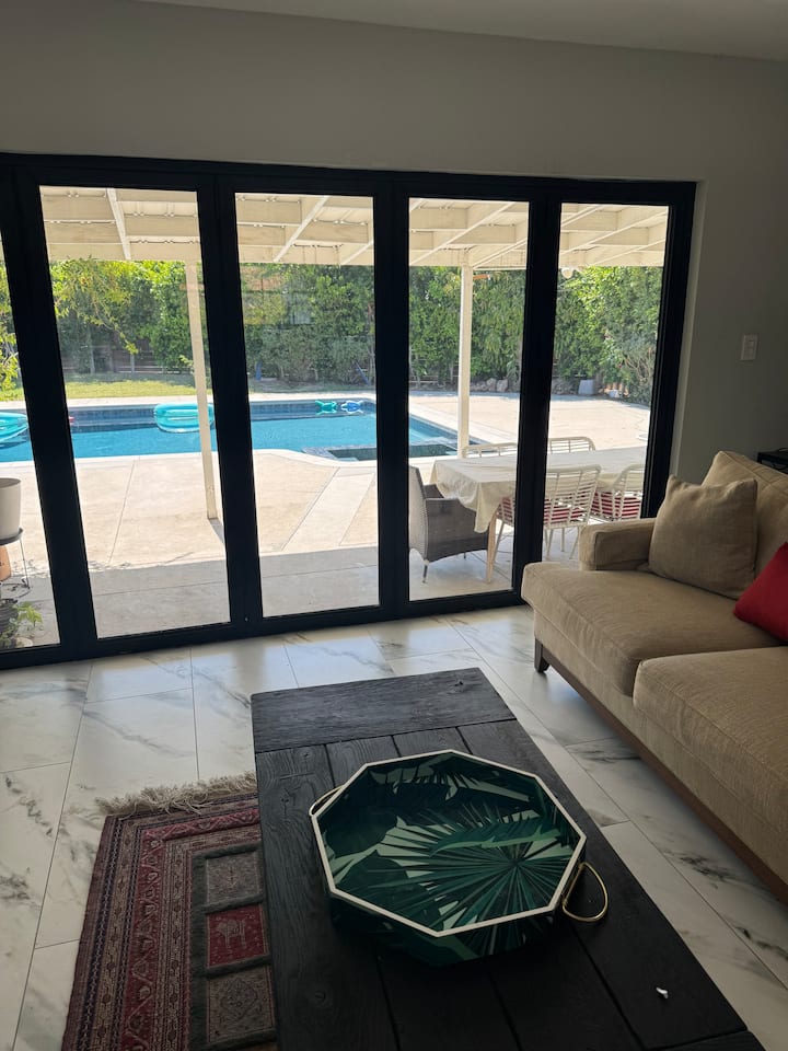 Unwind, Beautiful Home With Large Pool + Jacuzzi - Calabasas, CA