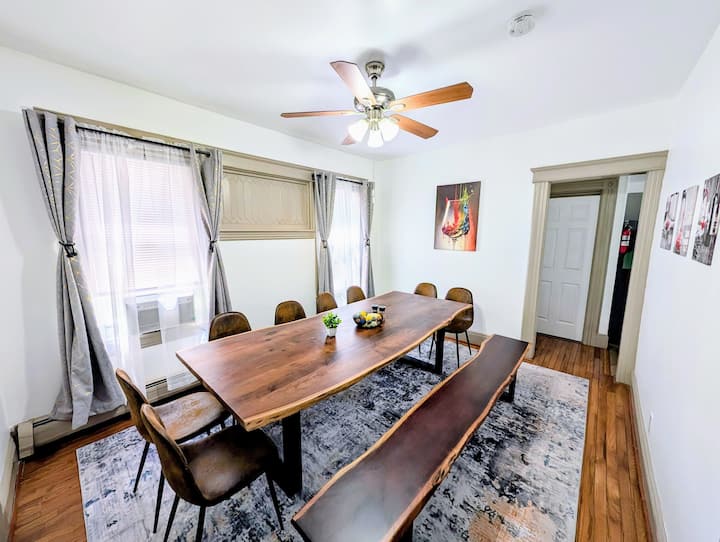 Spacious Duplex Retreat In City W/ Parking Nearby - Nueva York