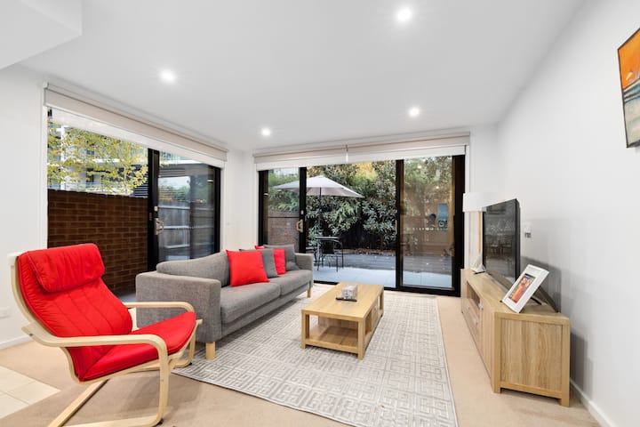 Ground Floor Large 2bed 2bath /Cot/yard/2 Parkings - Canberra