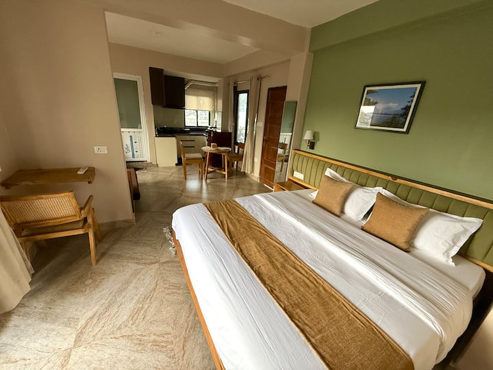 Studio With Mountain View & Private Balcony - Pokhara