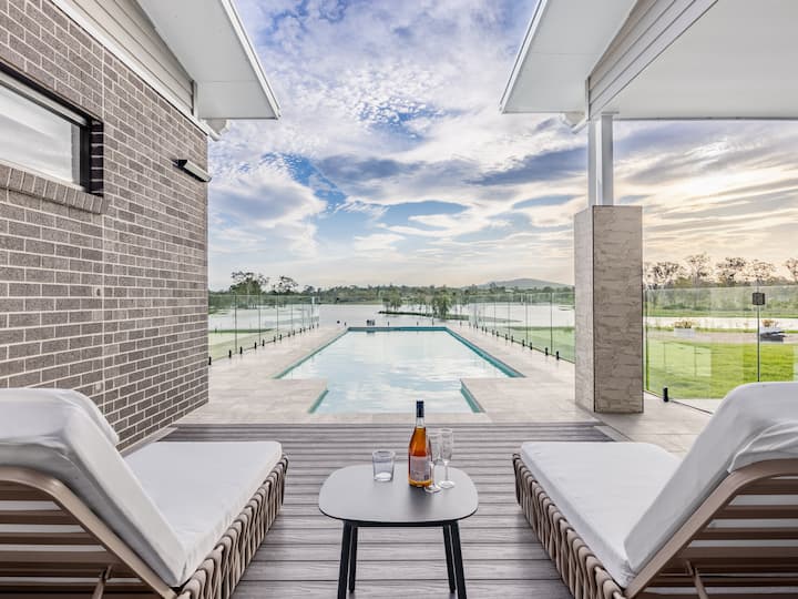 Luxury Lakefront Getaway 6br Home W/ Pool & Cinema - Beaudesert