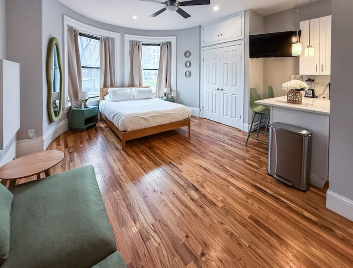 (3-11) Easy First Floor Studio Back Bay - Dorchester, MA