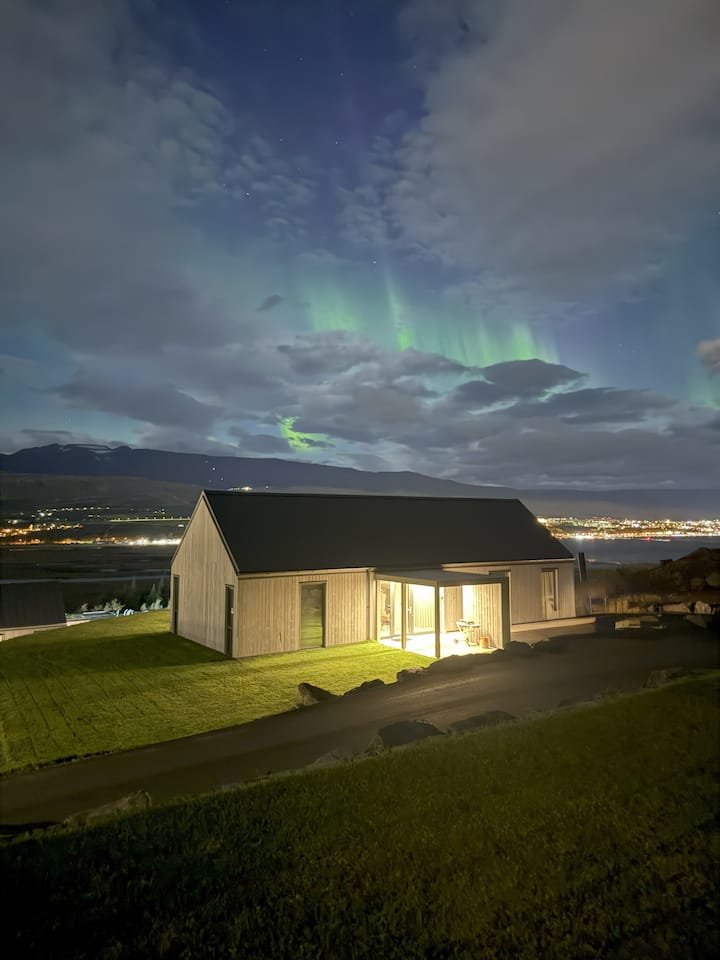 Entire Villa Near Akureyri With Hot Tub - Islanda