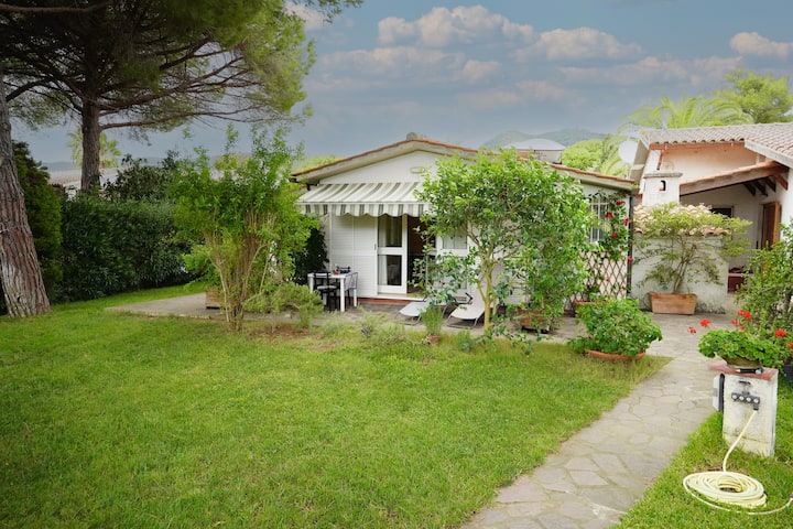 Lacona, Bright Open Space 80m From Beach In A Park - Île d'Elbe