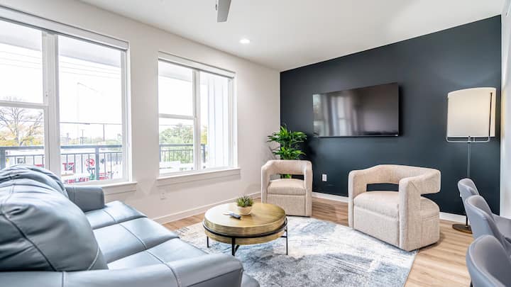 The Rambler Inn - Deluxe 2 Bedroom Suite - Arlington, TX