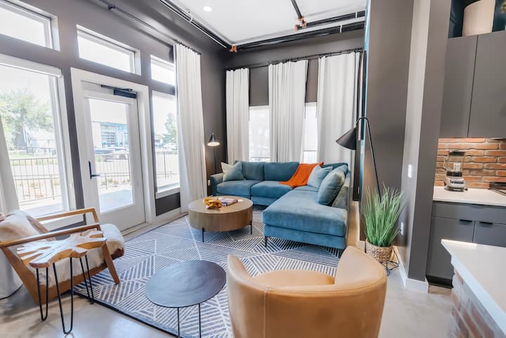 The Rambler Inn - 2 Queen Bed Suite - Arlington, TX