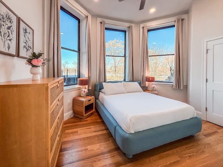 (4r1) First Floor, New, 3beds, Outdoor Space - Boston, MA