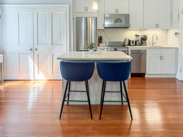 (S2r) Back Bay, Near Fenway, Cozy Studio, Reno! - Boston, MA