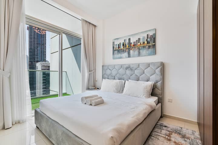 Modern 1 Bed | Burj View From Balcony | Pool & Gym - Dubaj