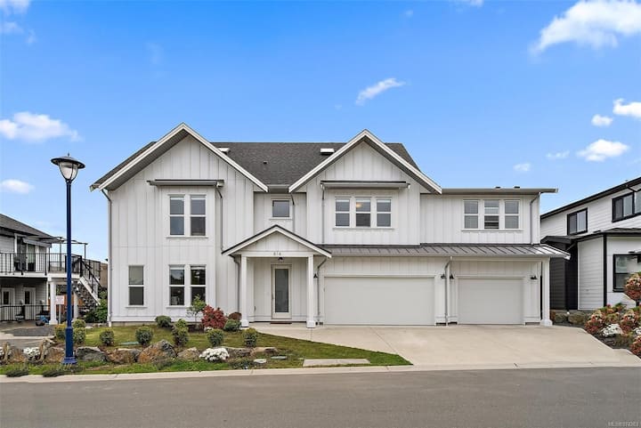 Private 1-br Suite | Full Kitchen | Bear Mountain - Langford