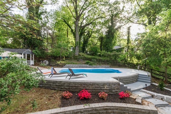 Hilltop Retreat: Pool, Games & Sunroom - Owings Mills, MD