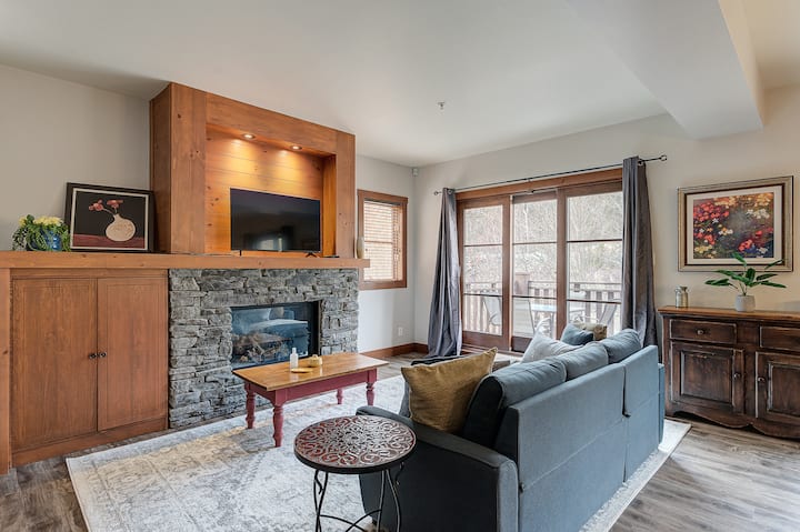 Homey 3br Versant Soleil | Ski In/out | Pool & Spa - Mont-Tremblant