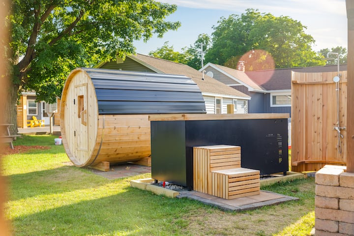 Arcadia Bluffs 1.5mi | Hot Tub Sauna - Arcadia, MI