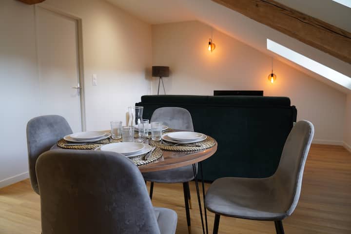 Les Combles D’éliot – Charme Et Vue Sur La Vallée - Lac Chambon