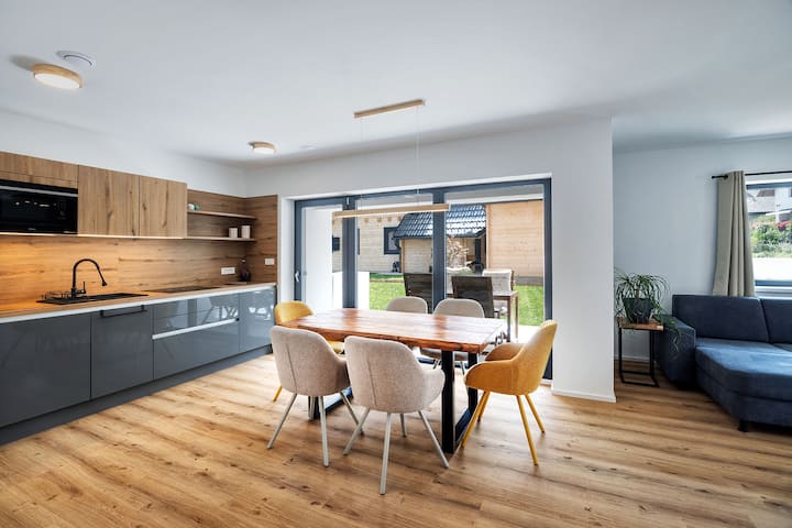 Family & Friends 2 Bedroom Apartment With Garden - Bled