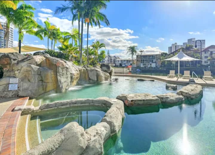 Resort Apartment With Lagoon Pool & Spa - Surfers Paradise