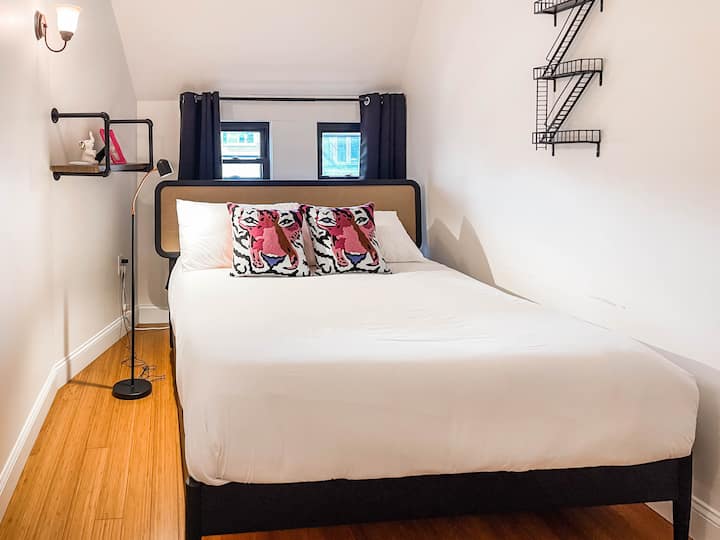 (H3) Amazing Location / Back Bay / Newbury St! - Boston, MA