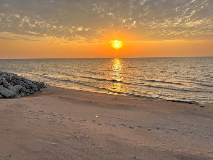 Hot Tub | Sleeps 20 | Private Beach | Game Room - Point Beach State Forest, Two Rivers