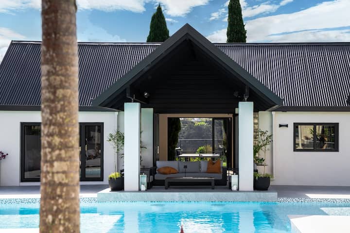Pool House In Resort Style Haven - Auckland