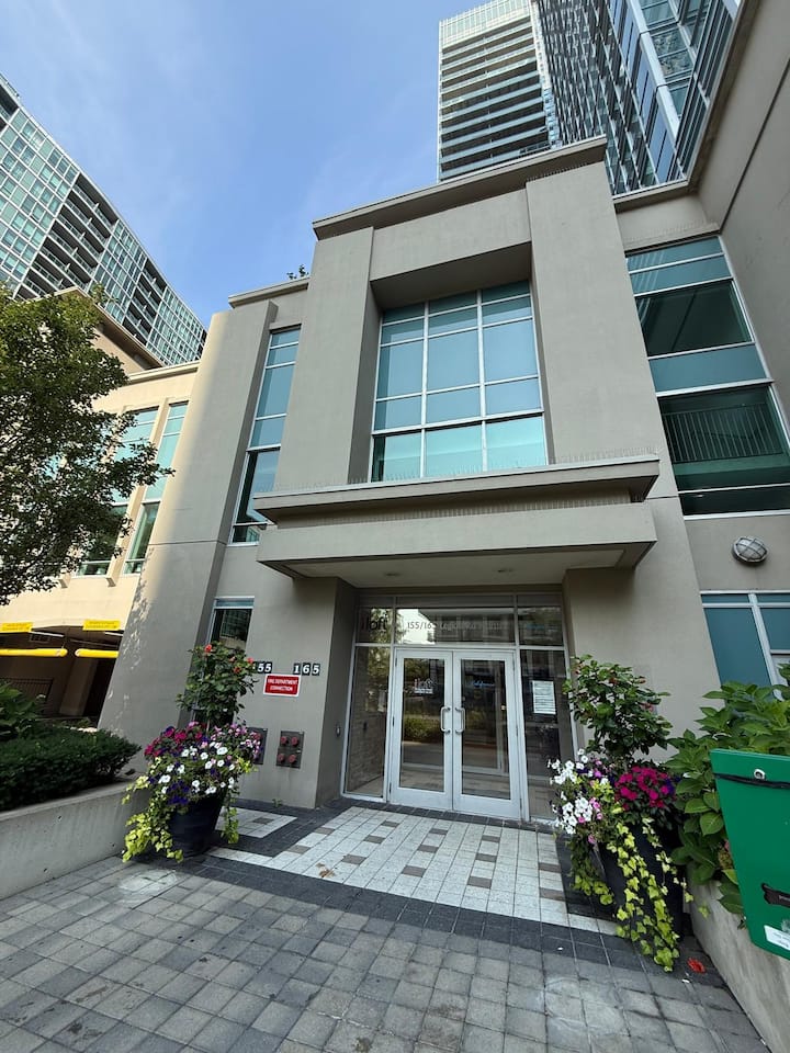 Bright 2br & 2wr Panoramic Lake & City View Condo - Toronto