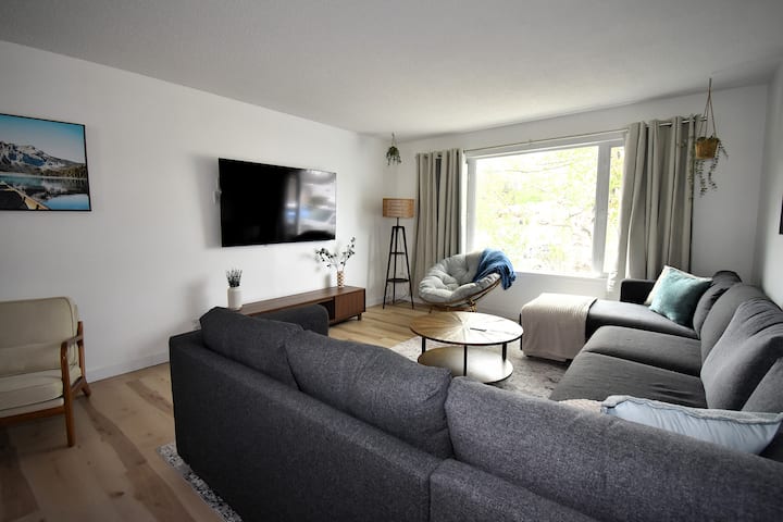 Sleeps 15 | Games Room + Bbq + Smart Tvs - Alberta